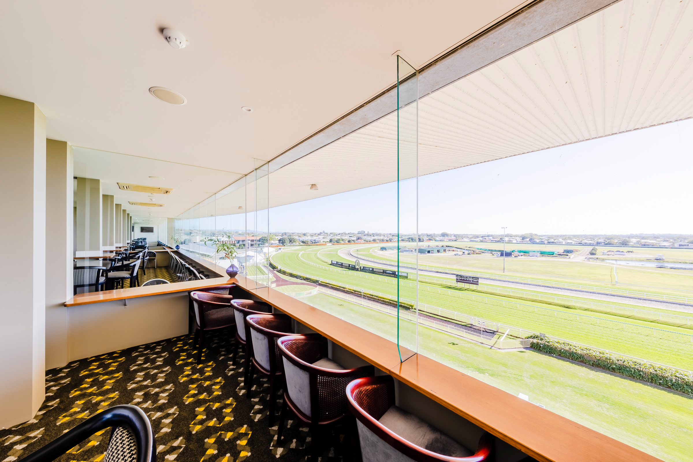 Ladbrokes Doomben 10,000 Day | The Star Stradbroke Season | Brisbane ...